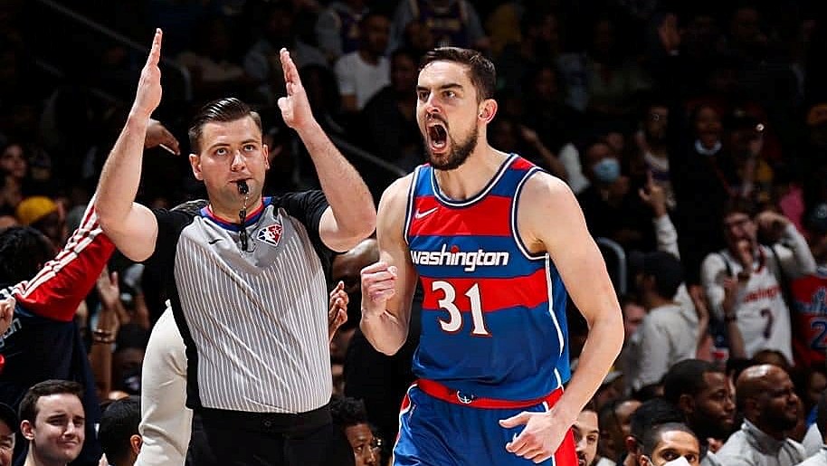 Od série výměn a dvou měsíců bez zápasu až do základní sestavy ...