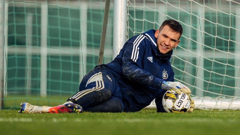 Gólman Sparty Matěj Kovář se nemohl dočkat začátku zimní přípravy. Proč nesleduje mistrovství ...