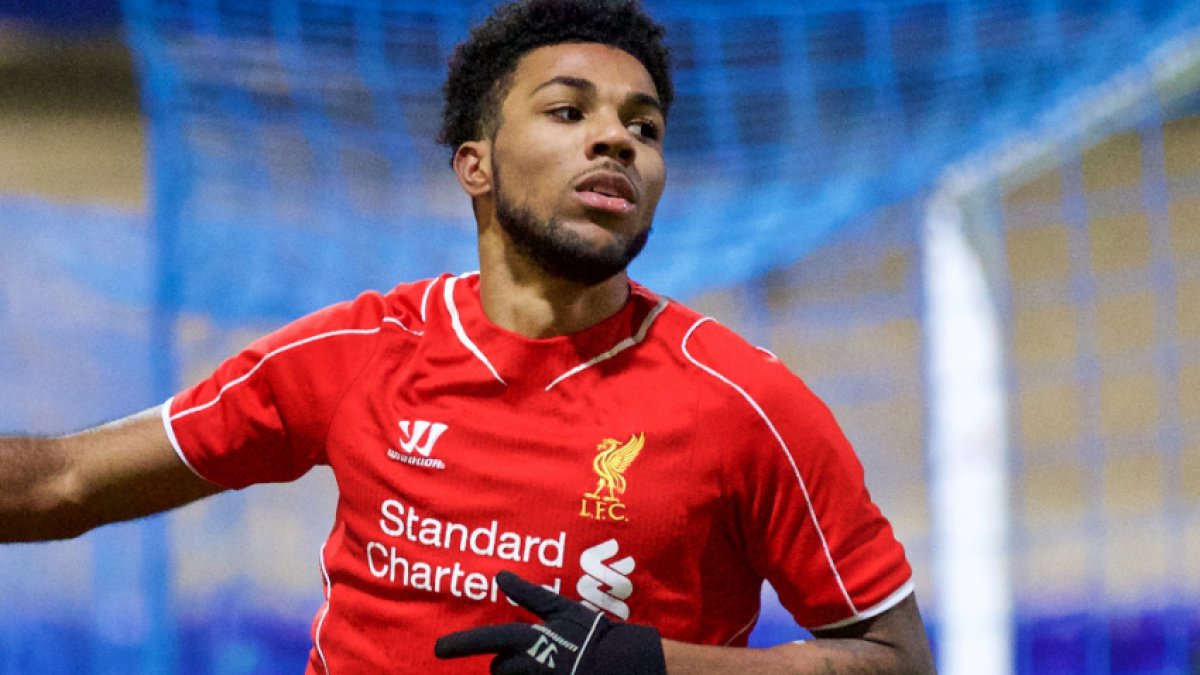 Ex-útočník Liverpoolu ve 26 letech prodává smažená kuřata. Proč?