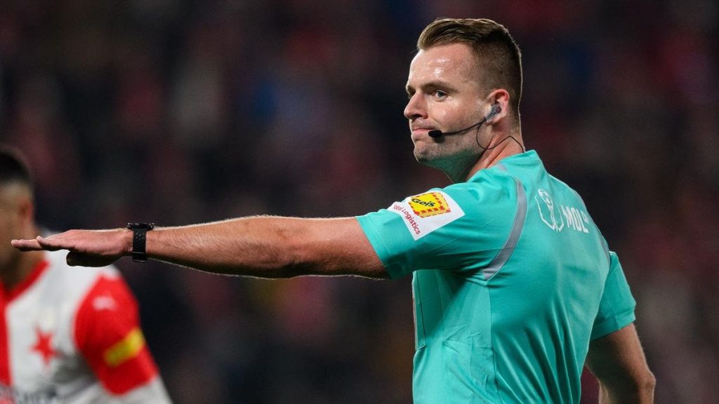 Rozhodčí Rouček v derby Slavia - Sparta: Padouch nebo hrdina?