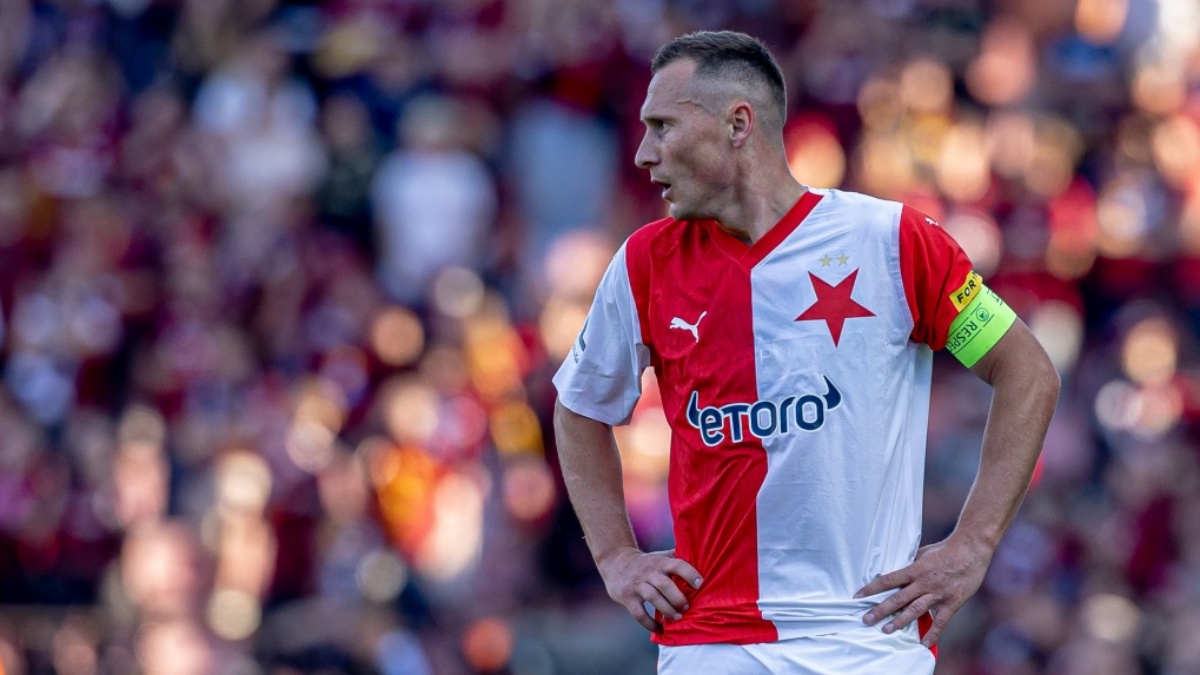 Kapitán fotbalové Slavie Bořil. Utajená operace zraněného kolene