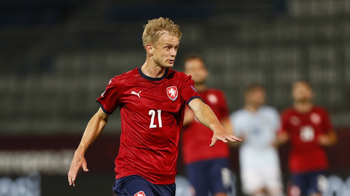 Komplikace pro reprezentaci. Český obránce je po operaci