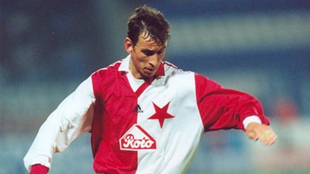 Český fotbalista přišel o miliony, sám nyní dluží ohromné částky