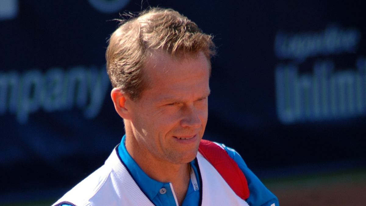 Edberg trefil sudího do rozkroku, ten v nemocnici podlehl zraněním